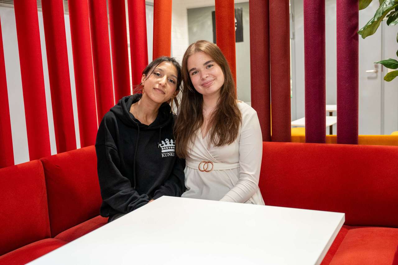 Jana and Joanna from Kuninkaantien lukio: “You can simply be yourself here” | City of Espoo